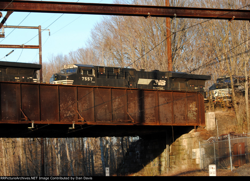 NS ES40DC 7557 on 17G